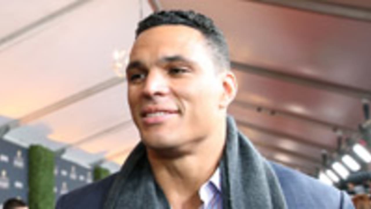 Tony Gonzalez hired for CBS' football coverage