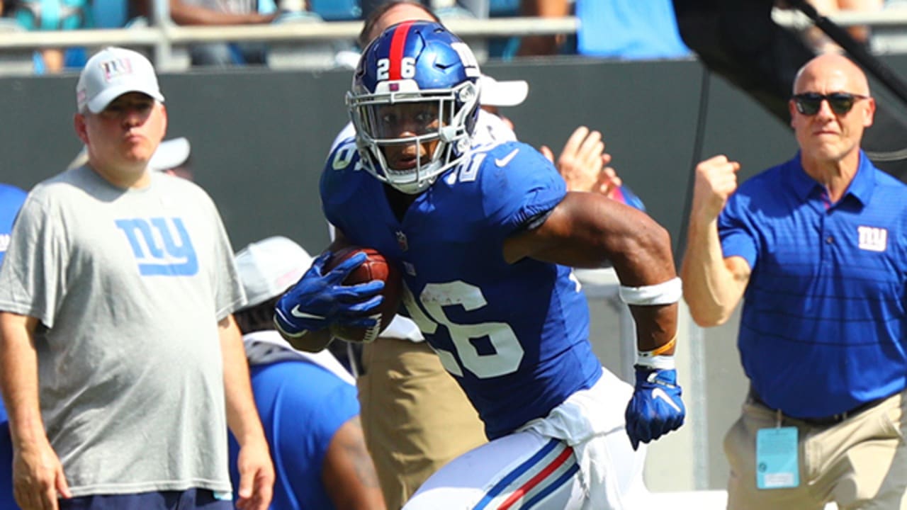 Saquon bounces to the outside for 20-yard gain