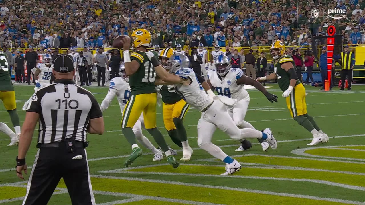 Green Bay Packers quarterback Jordan Love improvises with left-handed ...