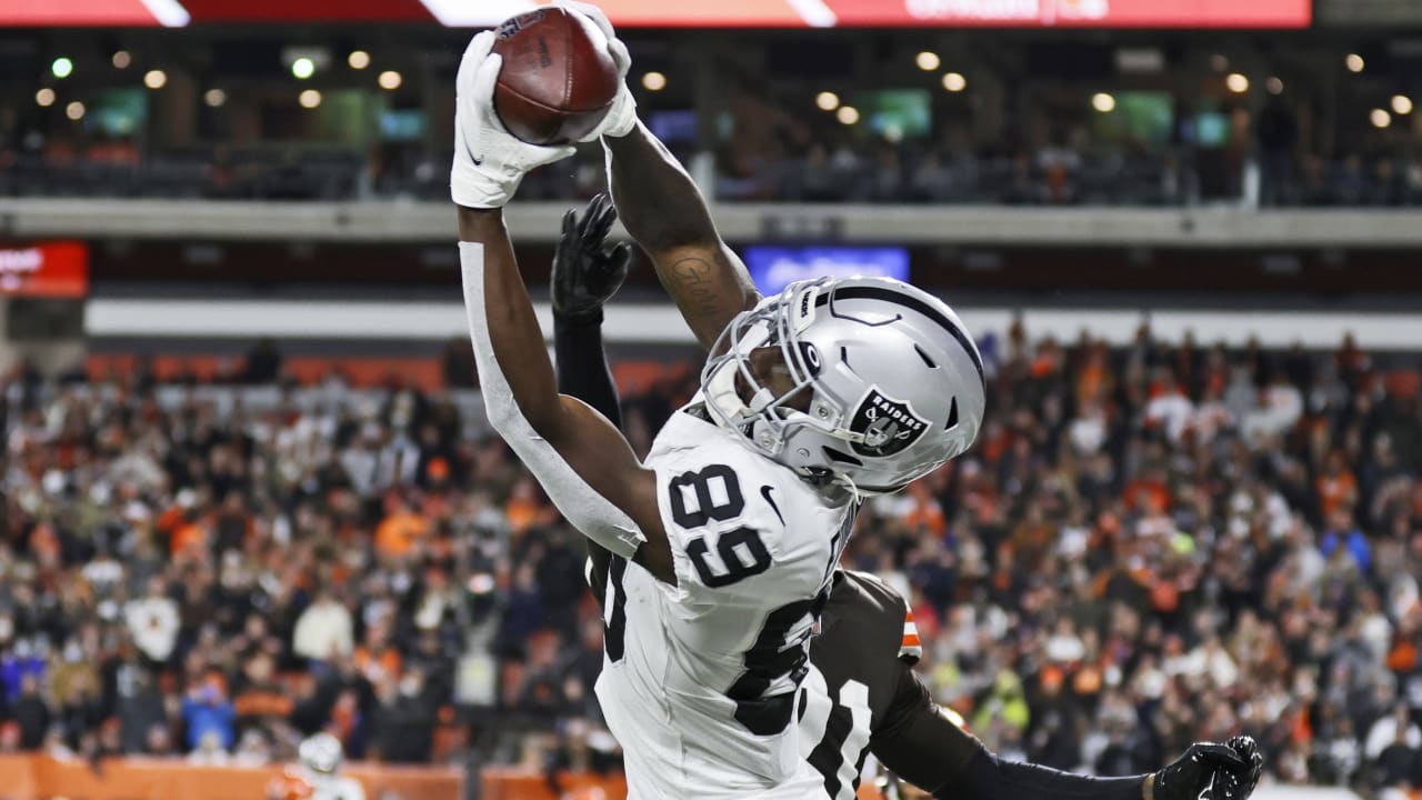 Las Vegas Raiders wide receiver Bryan Edwards highpoints quarterback ...