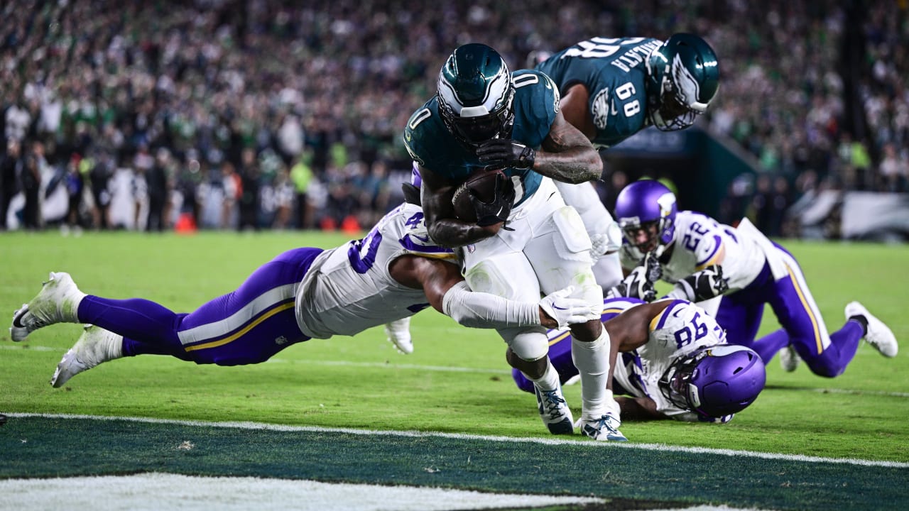 Philadelphia Eagles running back D’Andre Swift’s shifty touchdown run boosts Eagles’ lead to ...