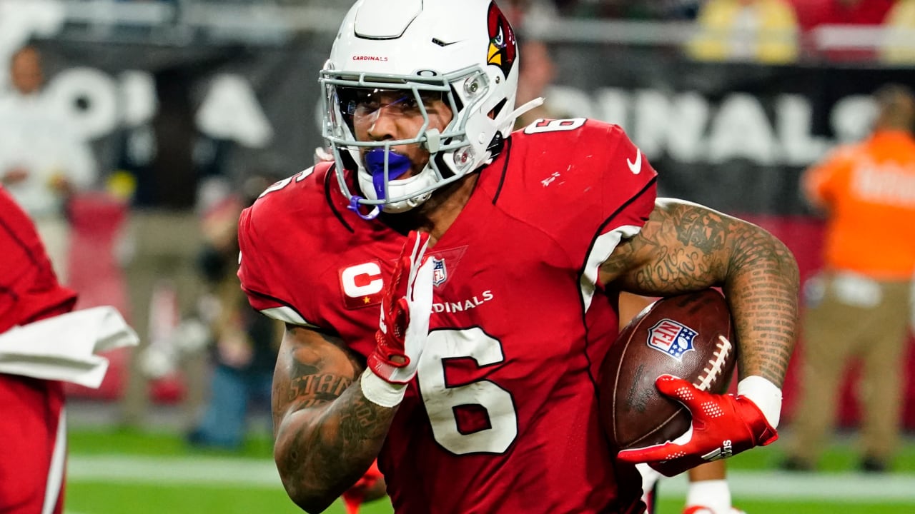 Arizona Cardinals running back James Conner bounces outside on 23-yard tote