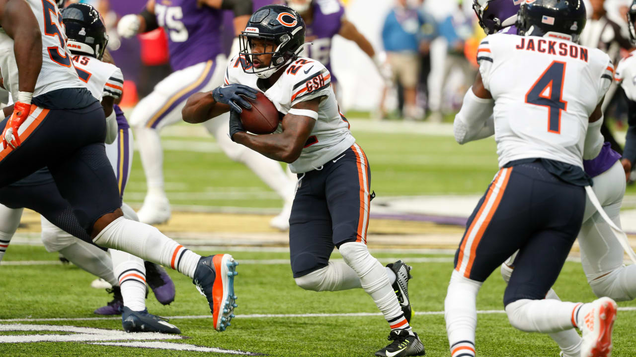 Chicago Bears cornerback Kindle Vildor records his first career INT off ...