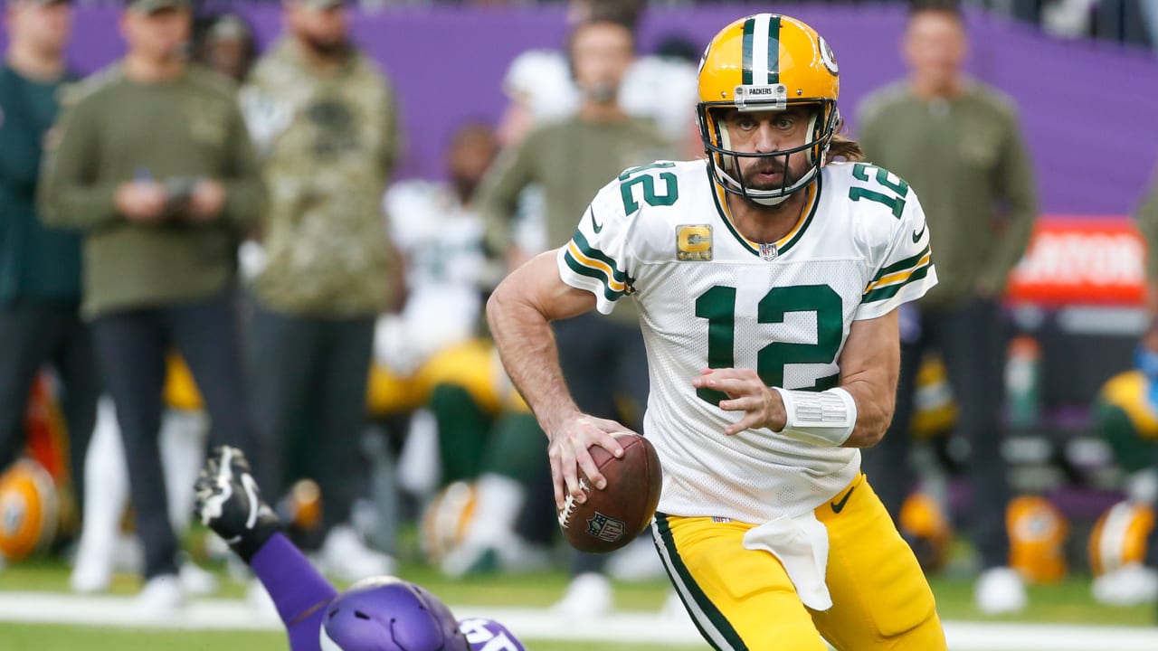 Green Bay Packers quarterback Aaron Rodgers shows his wheels on 18-yard ...