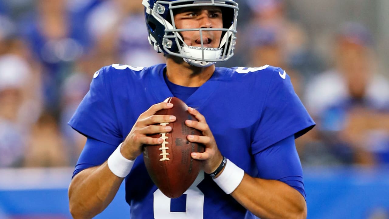 Daniel Jones perfect in storm-shortened Giants debut