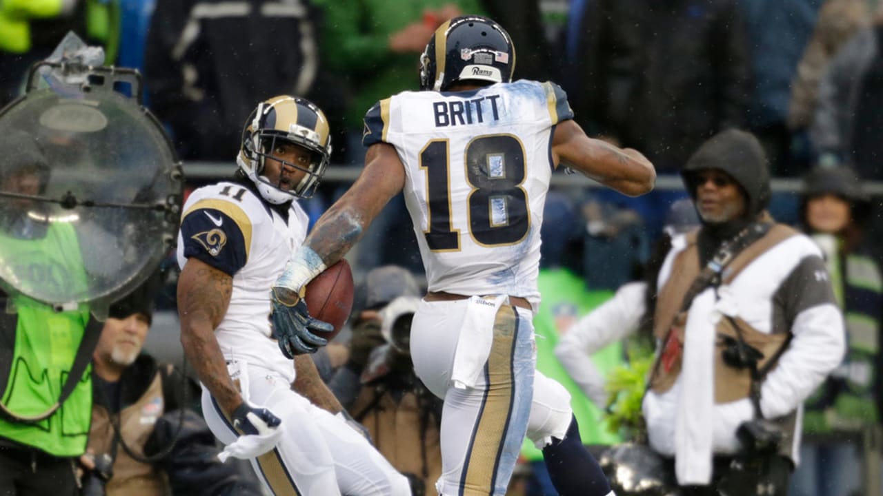 Russell Wilson's streak stopped by swarming Rams D