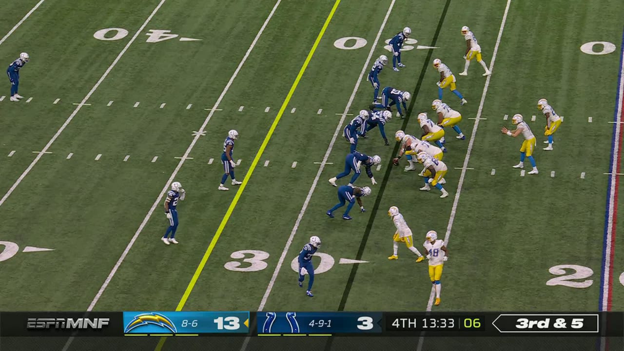 Los Angeles Chargers quarterback Justin Herbert zips pass to wide ...