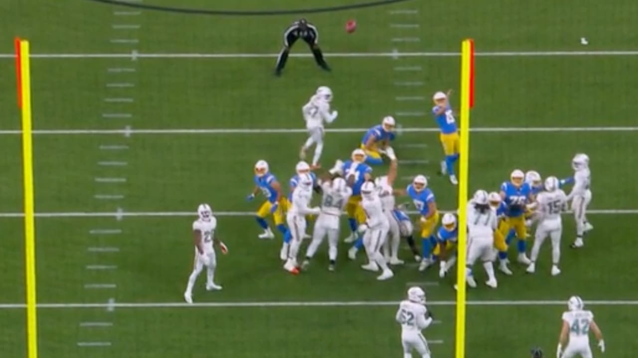 Los Angeles Chargers Cameron Dicker's 33-yard field goal opens the ...