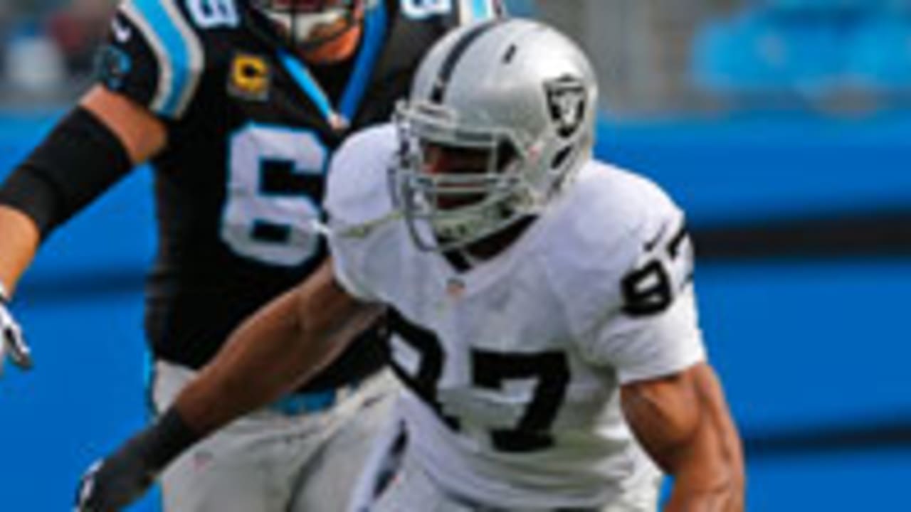 Andre Carter re-signs with with Oakland Raiders