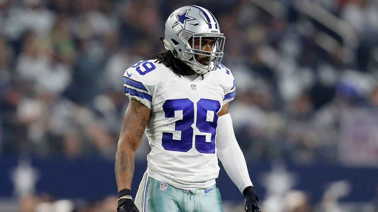 Ravens bring in Brandon Carr on four-year deal