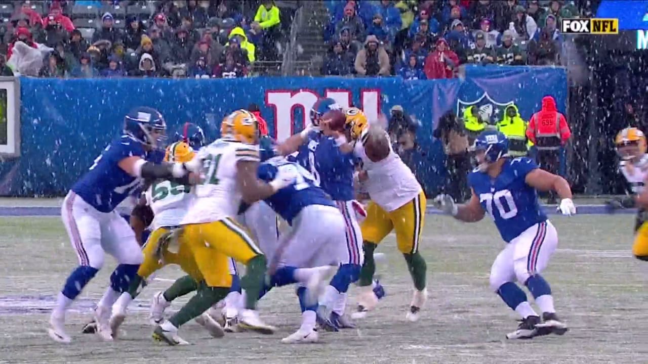 Danny Dimes delivers difficult throws under duress in the snow