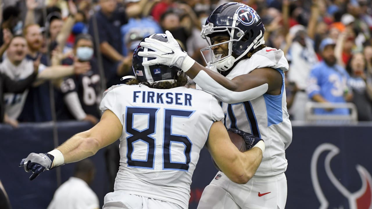 Tennessee Titans quarterback Ryan Tannehill dots an incredibly open ...