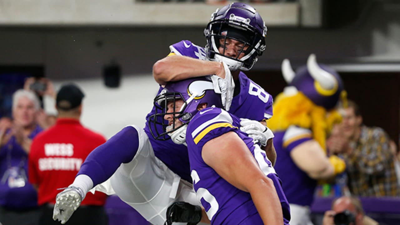 Kyle Sloter scrambles and rips TD pass to Chad Beebe