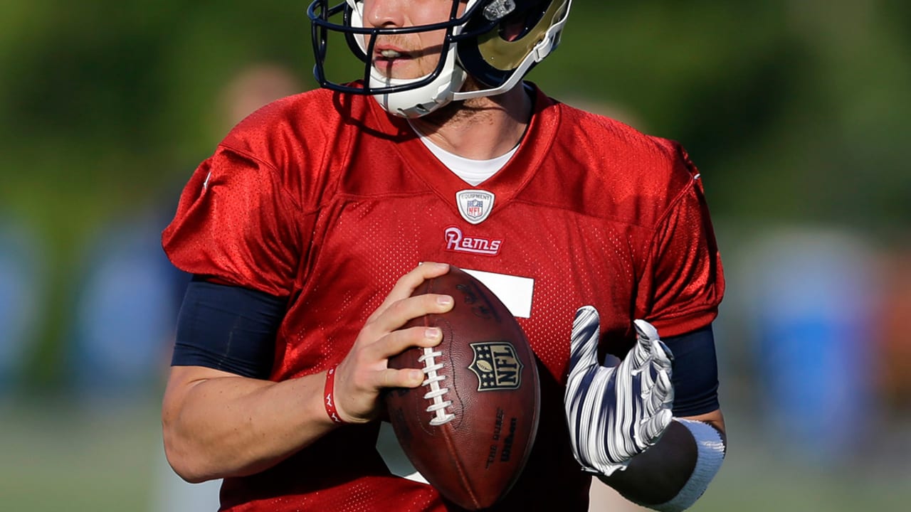 St. Louis Rams training camp: Nick Foles finds his comfort zone