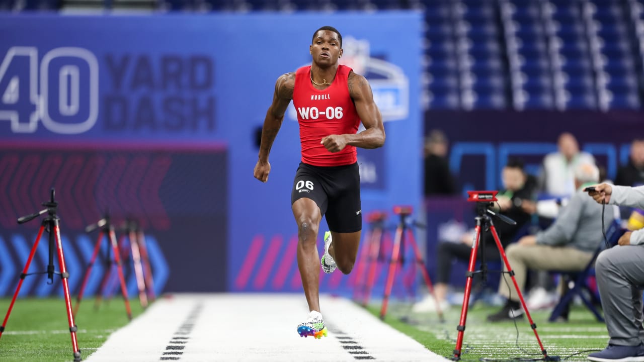 Wide receiver Jason Brownlee runs official 4.59-second 40-yard dash at ... Wide receiver Jason Brownlee runs official 4.59-second 40-yard dash at ...