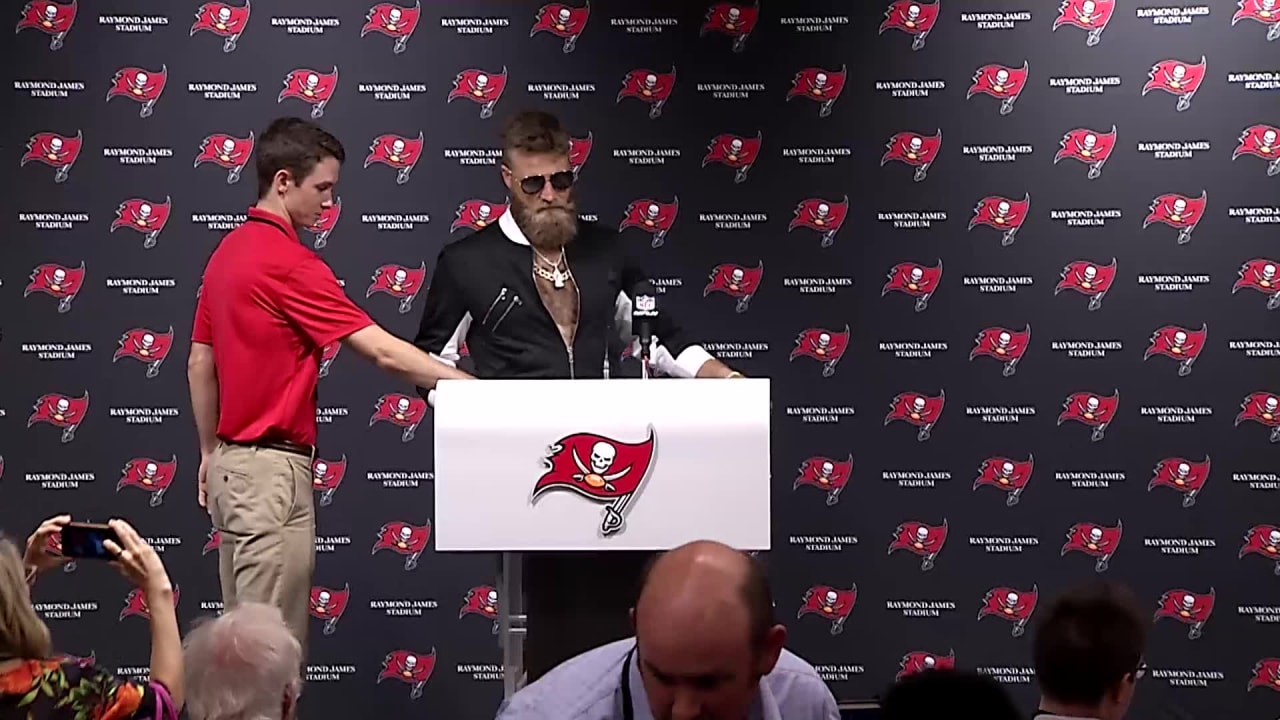 Fitzpatrick gets dressed up after second win in a row