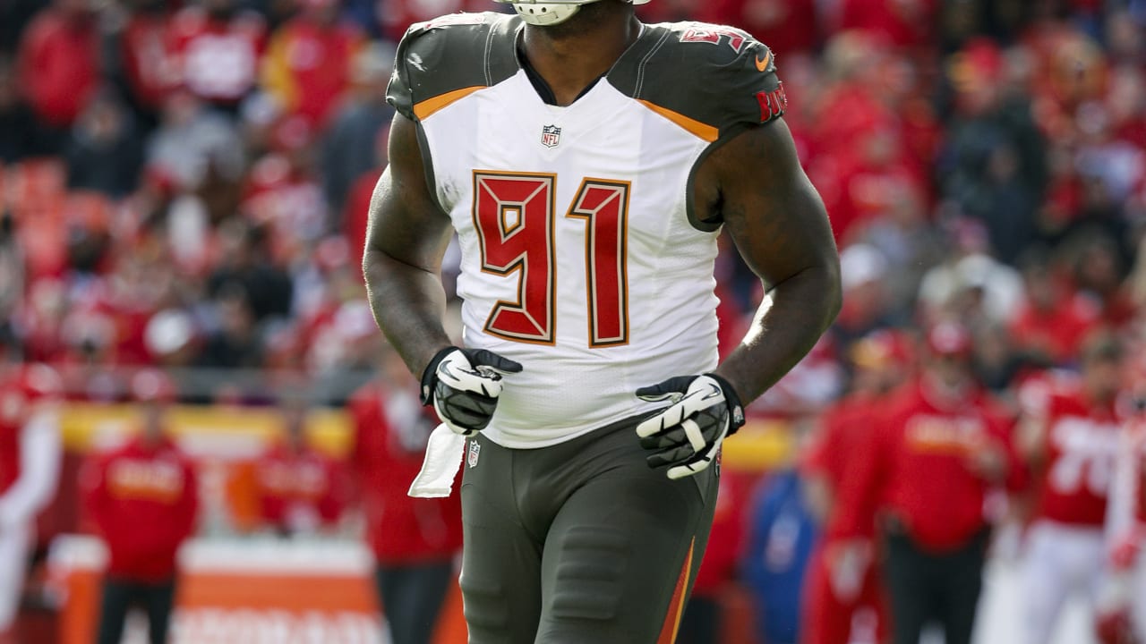 Robert Ayers on Bucs' surging defense: 'We're hungry'