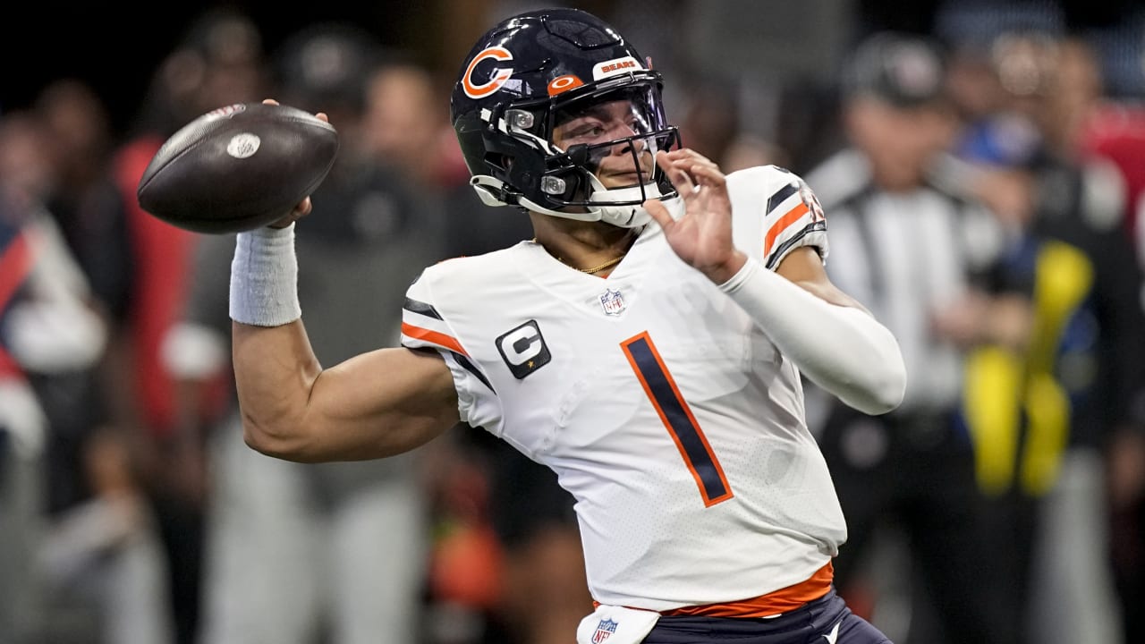 Chicago Bears' first drive ends with quarterback Justin Fields' 16-yard ...