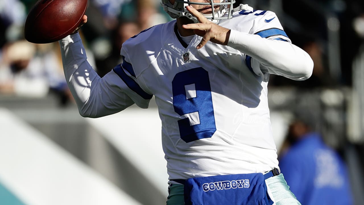 Tony Romo tosses TD pass in first action of season