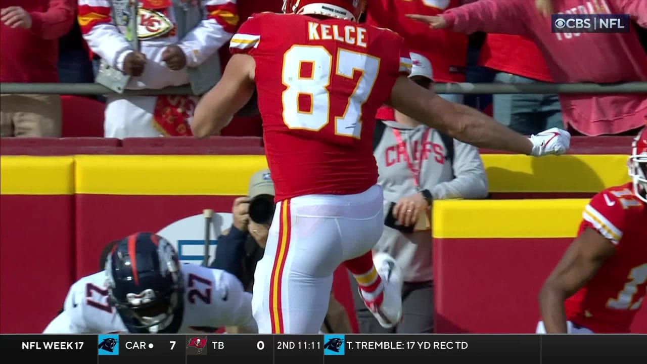 Kansas City Chiefs quarterback Patrick Mahomes' ad-libbed flip pass to ...