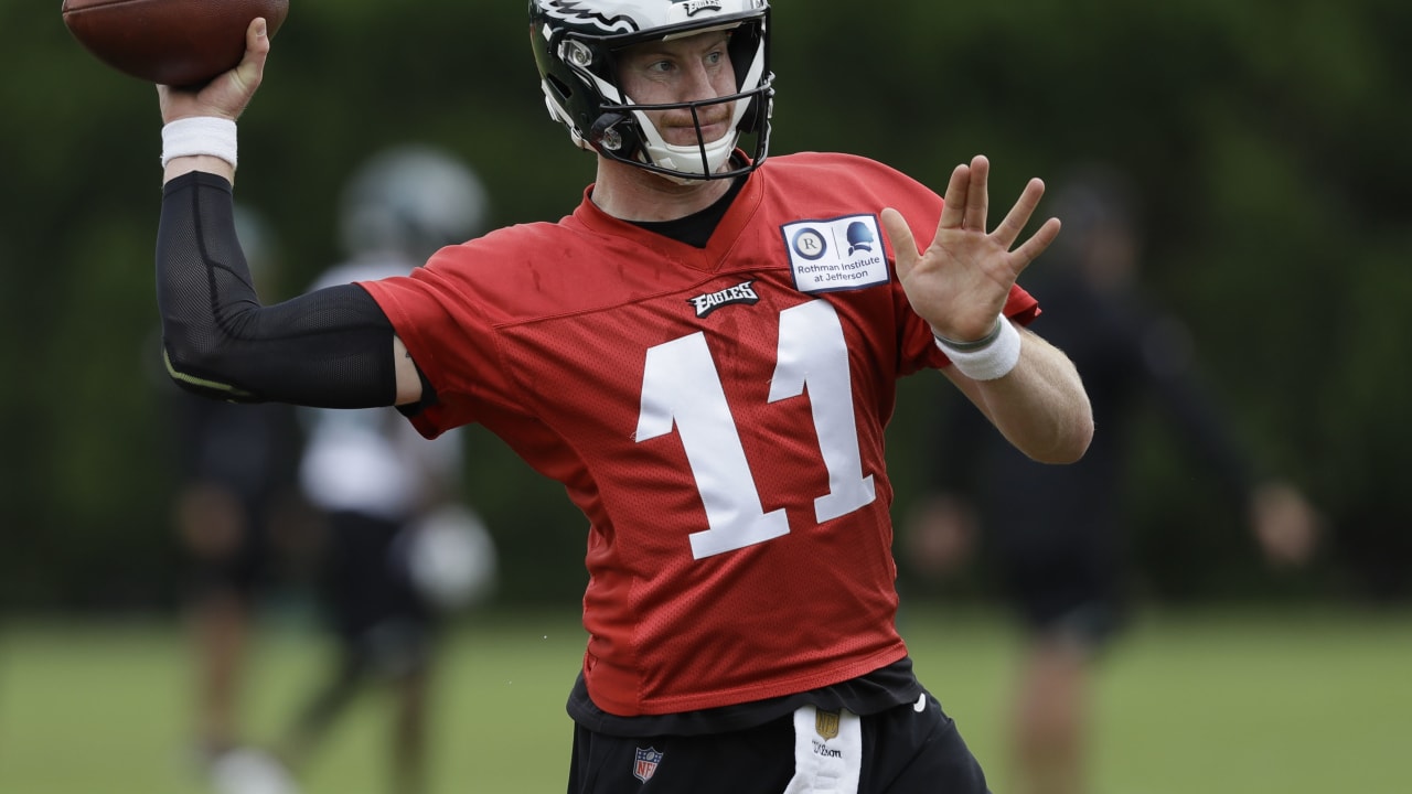 Zach Ertz: Carson Wentz throwing with the 'same zip'