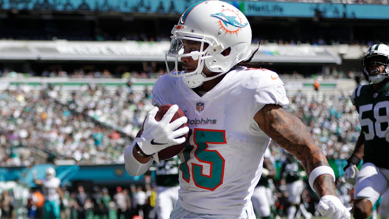 Albert Wilson speeds past defender scoring on 29-yard TD pass