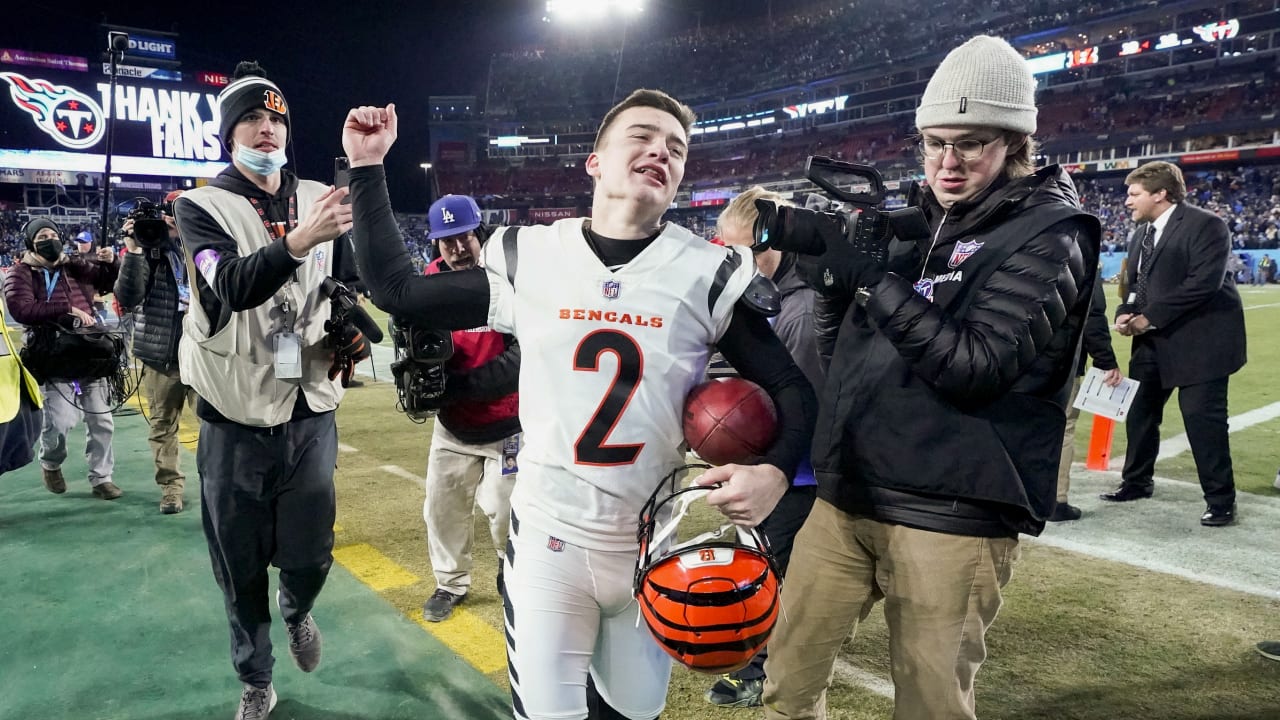 'NFL Total Access' crew gives out Divisional Round game balls