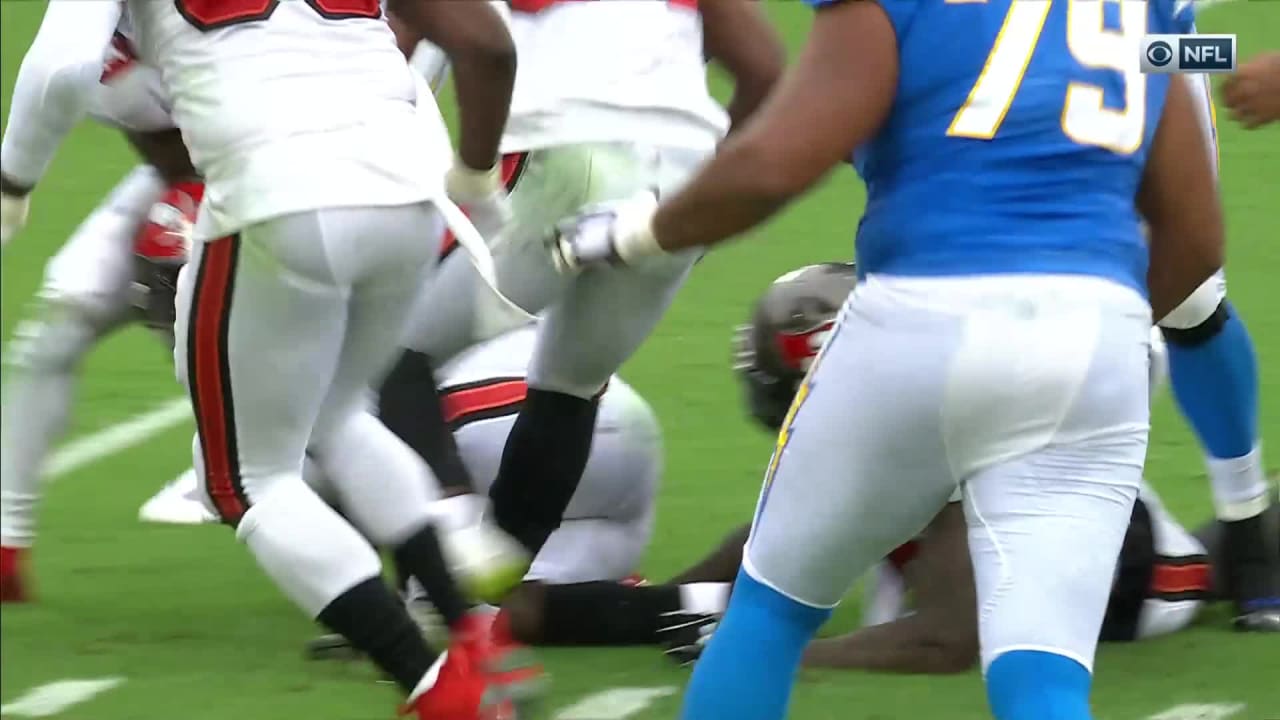 Tampa Bay Buccaneers linebacker Devin White pounces on fumble deep in ...