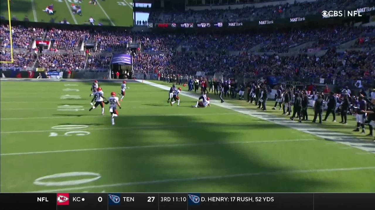 Baltimore Ravens quarterback Lamar Jackson rips off jump-pass ...