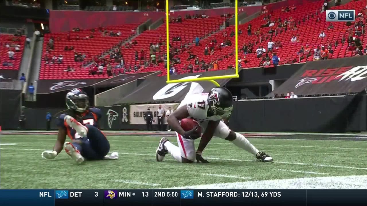 Atlanta Falcons quarterback Matt Ryan delivers strike on the run to ...