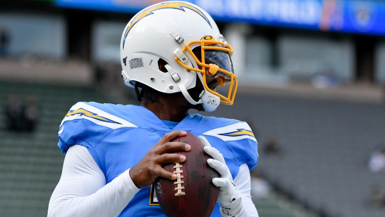 Chargers' Tyrod Taylor wants to 'turn heads' as starter