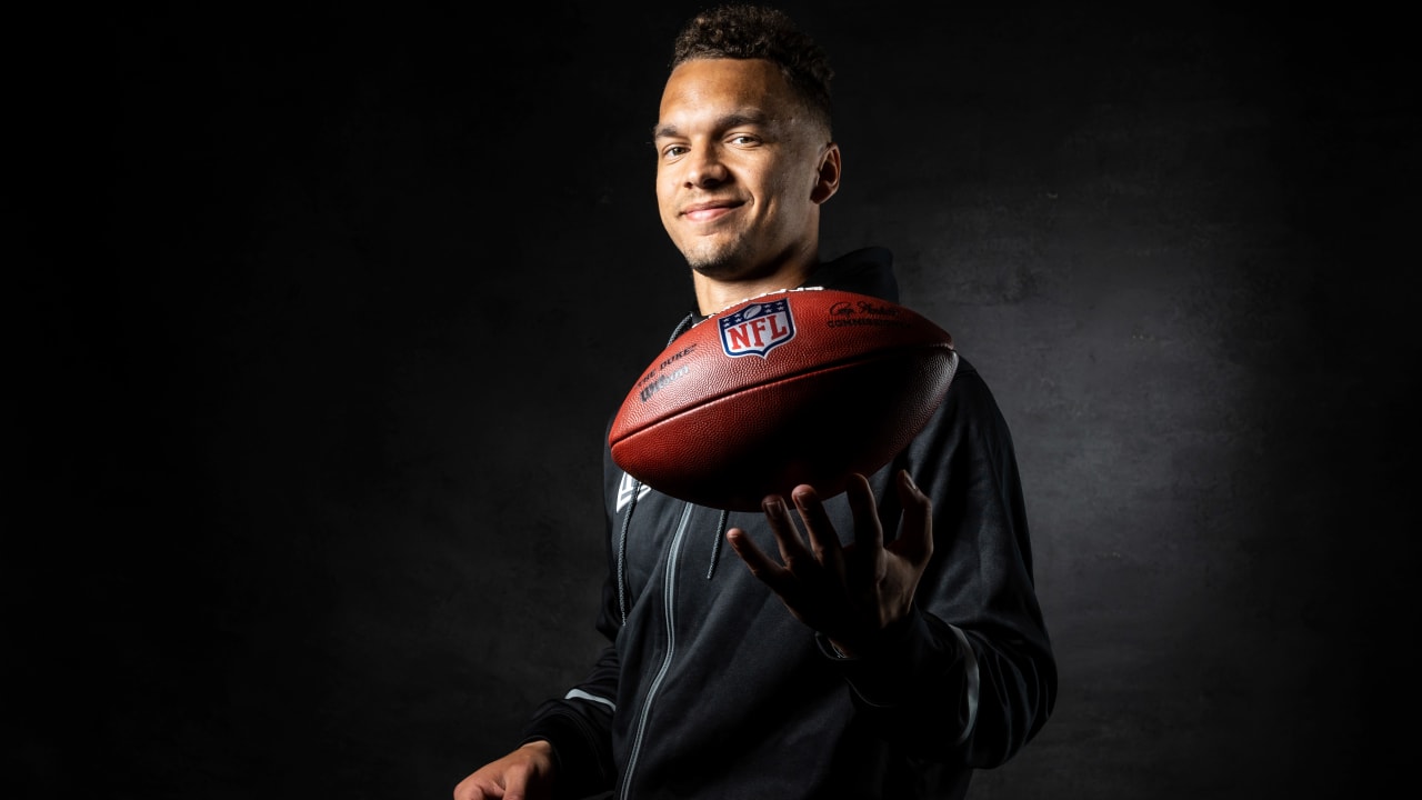 Atlanta Falcons select quarterback Desmond Ridder with No. 74 pick in ...