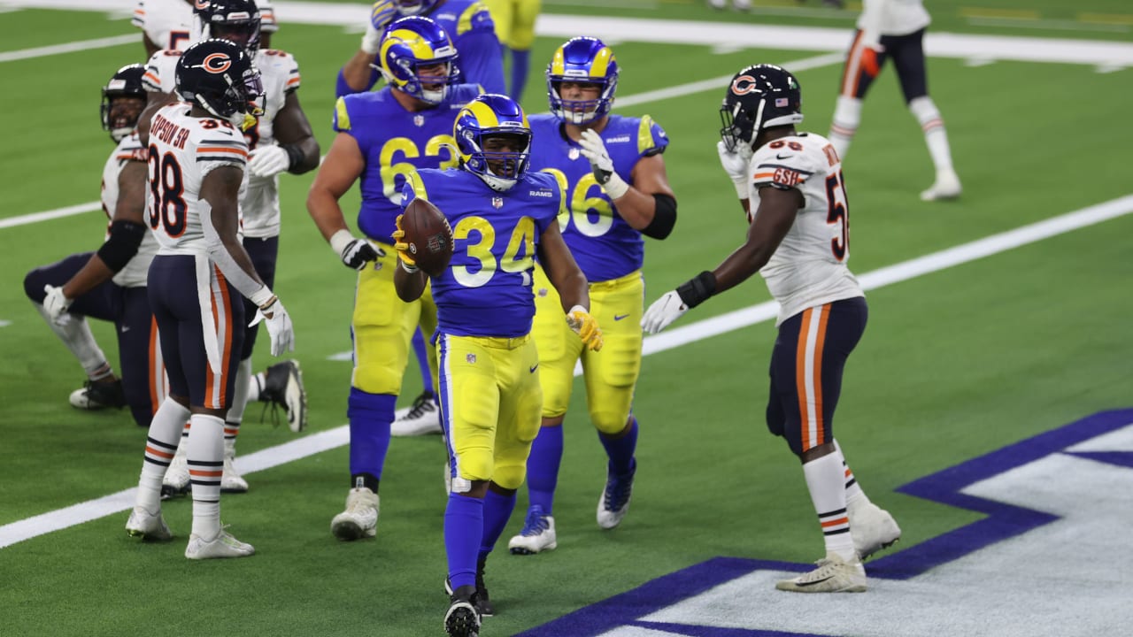 Los Angeles Rams running back Malcolm Brown rams through Roquan Smith ...