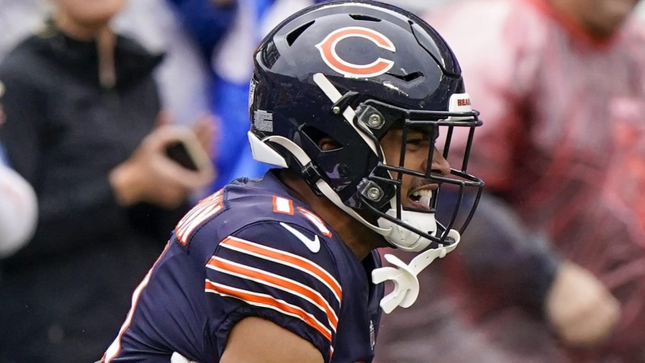Chicago Bears quarterback Justin Fields slings 18-yd TD to St. Brown to ...