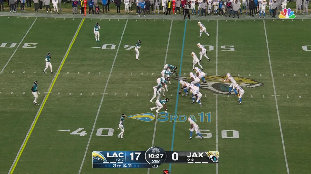 Los Angeles Chargers quarterback Justin Herbert delivers 23-yard strike ...