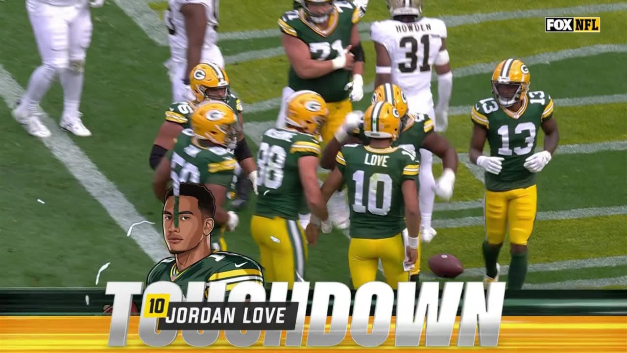 Jordan Love takes option run into end zone on fourth down