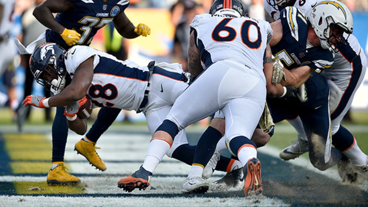 Royce Freeman crashes up the middle for TD