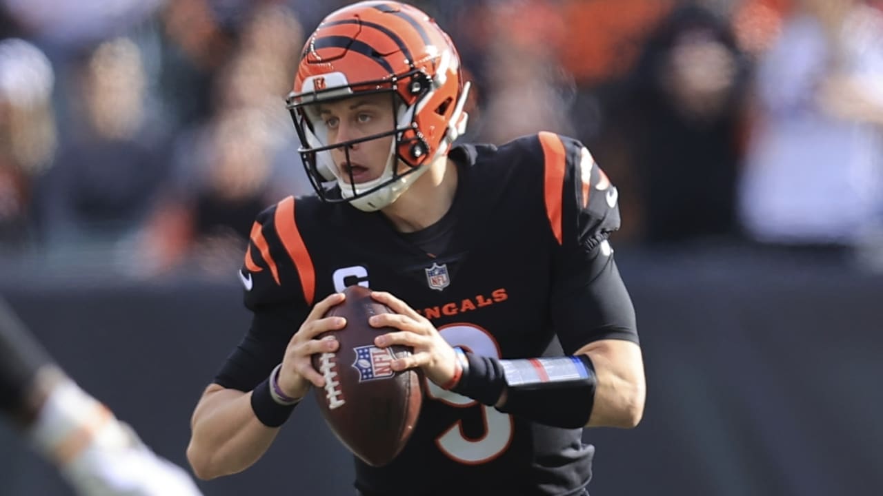 Cincinnati Bengals quarterback Joe Burrow bounces off would-be sack for ...