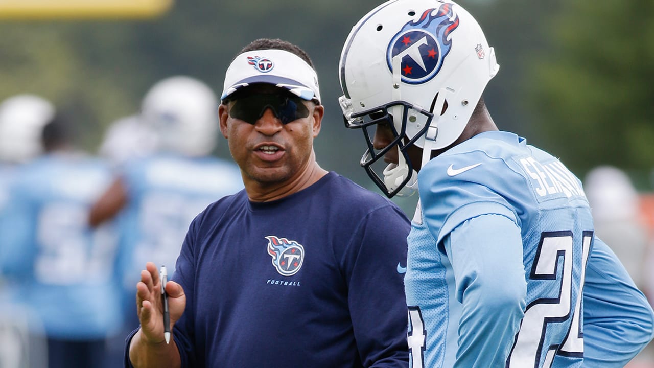 Browns still paying Horton, interview him for DC job