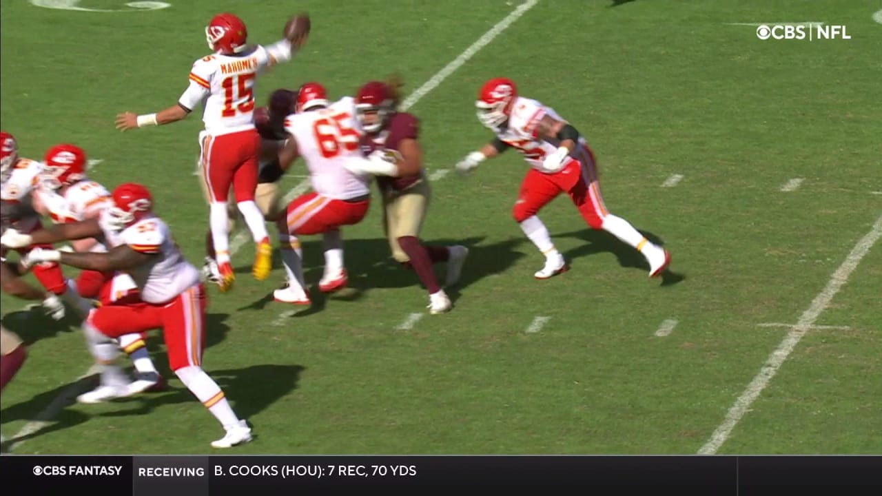 Kansas City Chiefs quarterback Patrick Mahomes' jump pass pinpoints ...
