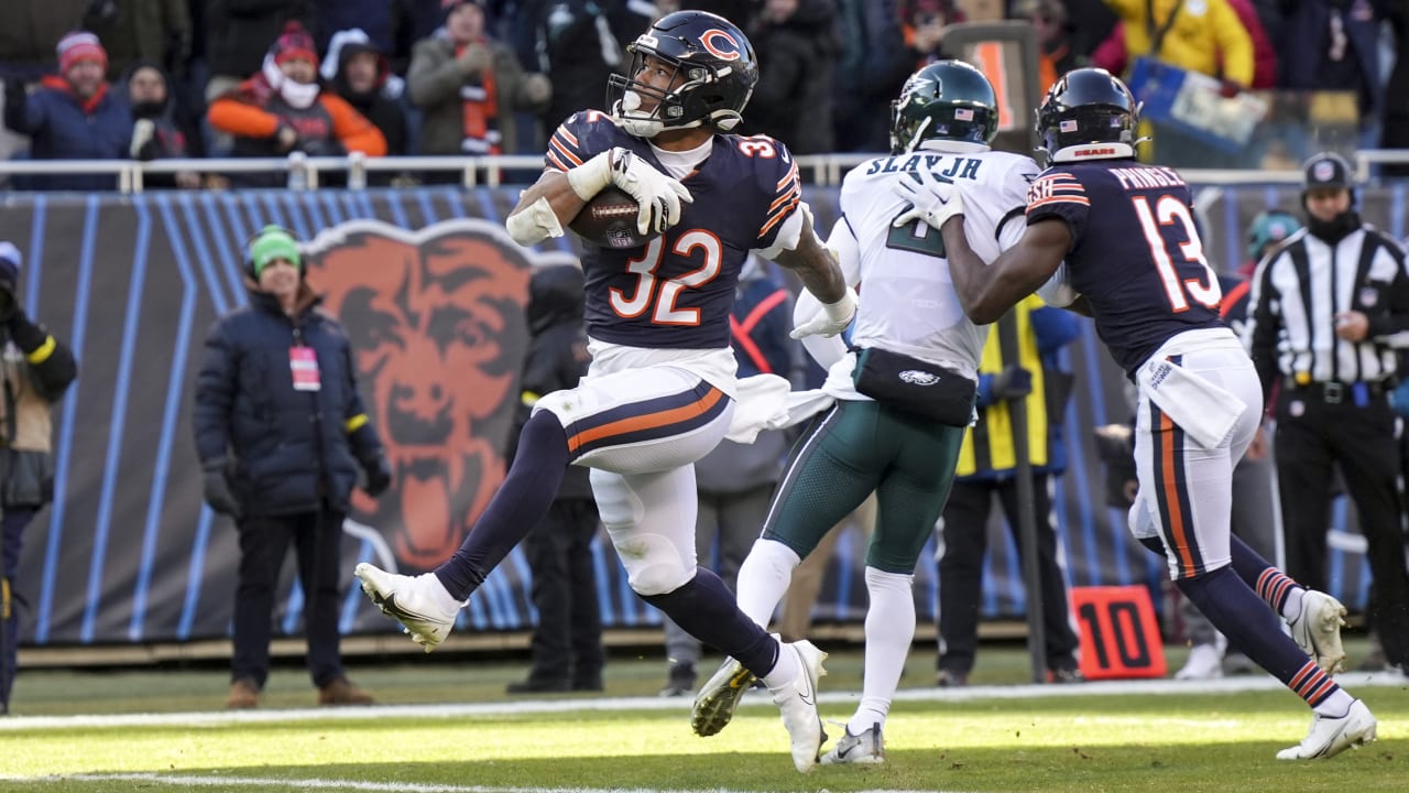 Chicago Bears running back David Montgomery plunges in for 9-yard TD after quarterback Justin ...