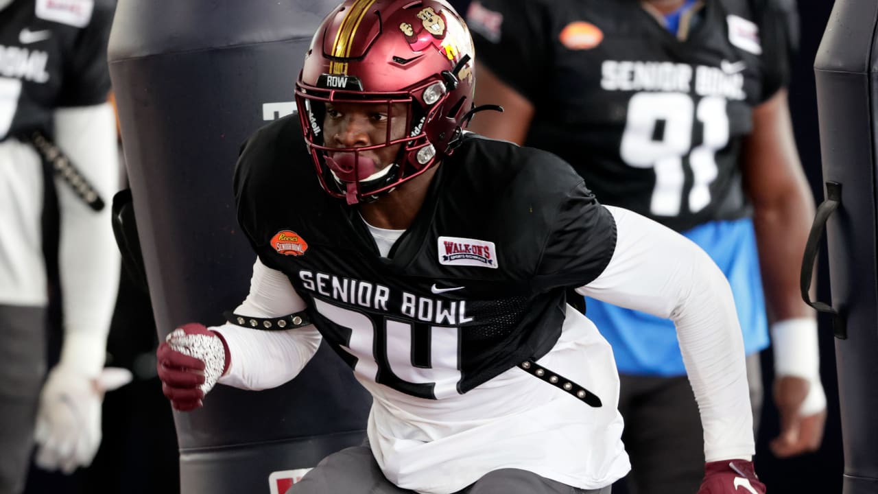 Minnesota Golden Gophers defensive end Boye Mafe flies off the edge for ...