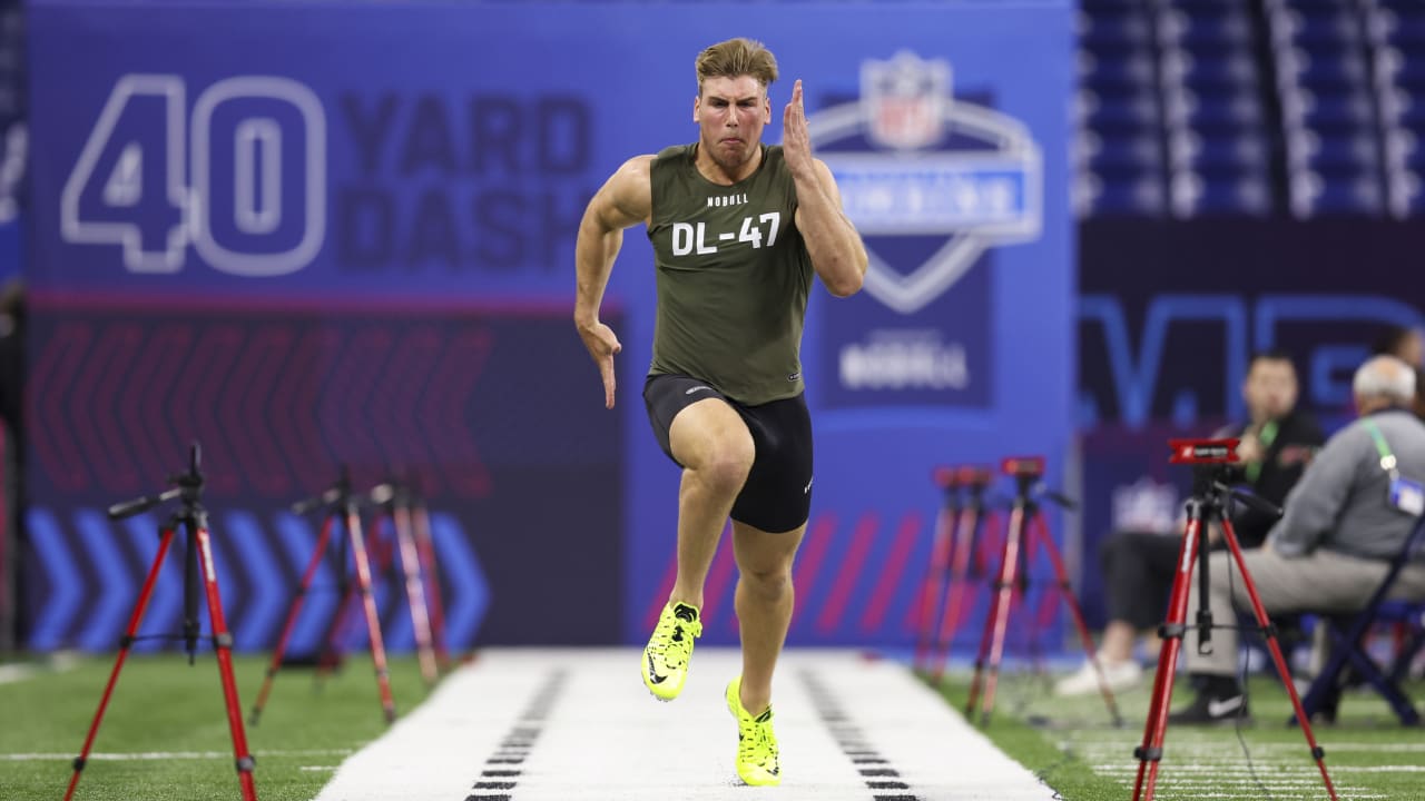 EDGE Lukas Van Ness runs official 4.58-second 40-yard dash at 2023 combine