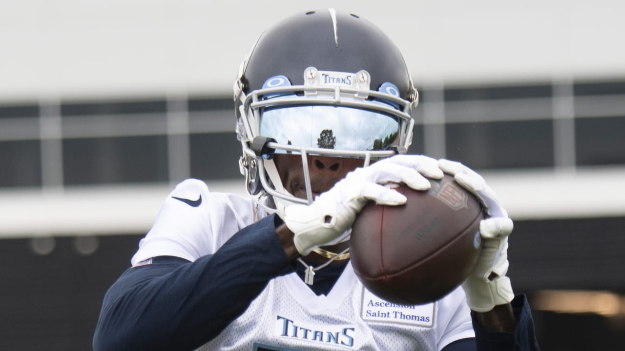First look: Tennessee Titans wide receiver Julio Jones runs through ...