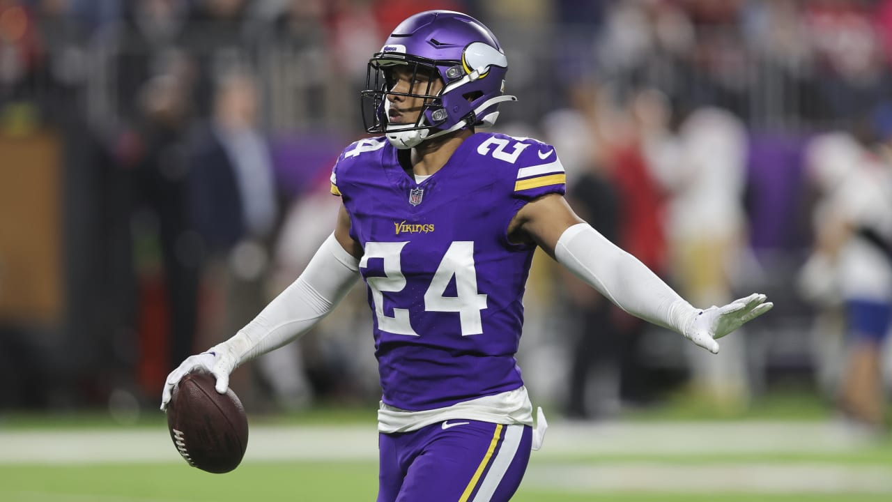 Minnesota Vikings defensive back Camryn Bynum nabs game-altering INT of ...