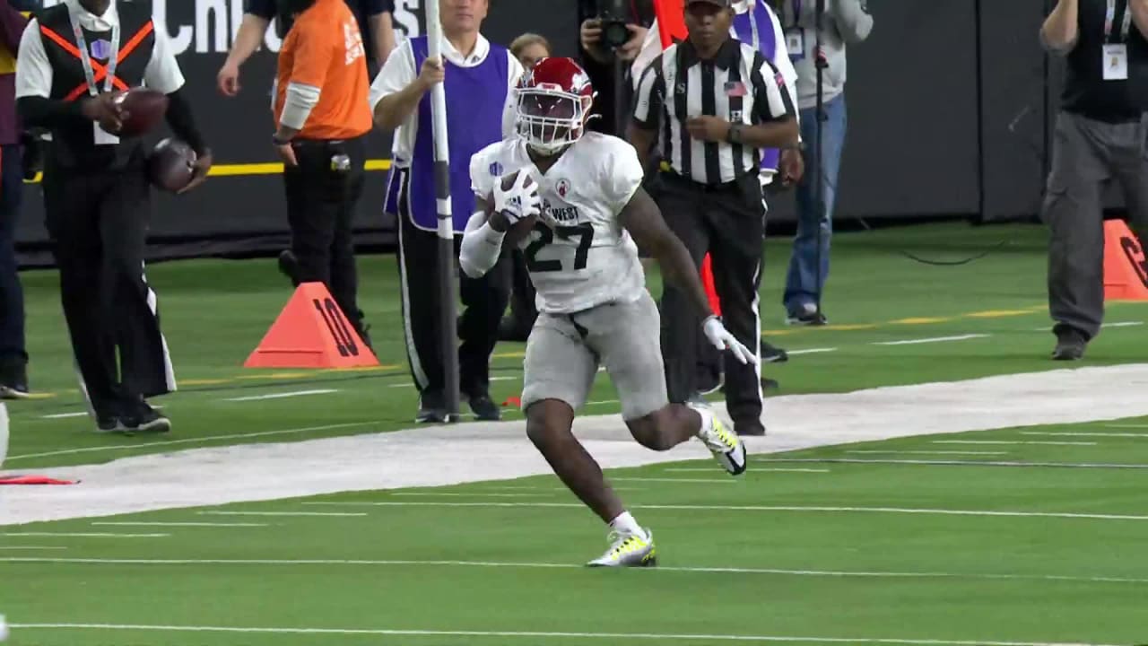 Fresno State Bulldogs running back Jordan Mims moves the chains on ...