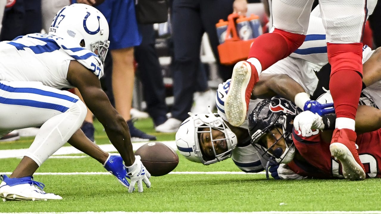 Indianapolis Colts' defense swarm Houston Texans tight end Pharaoh ...