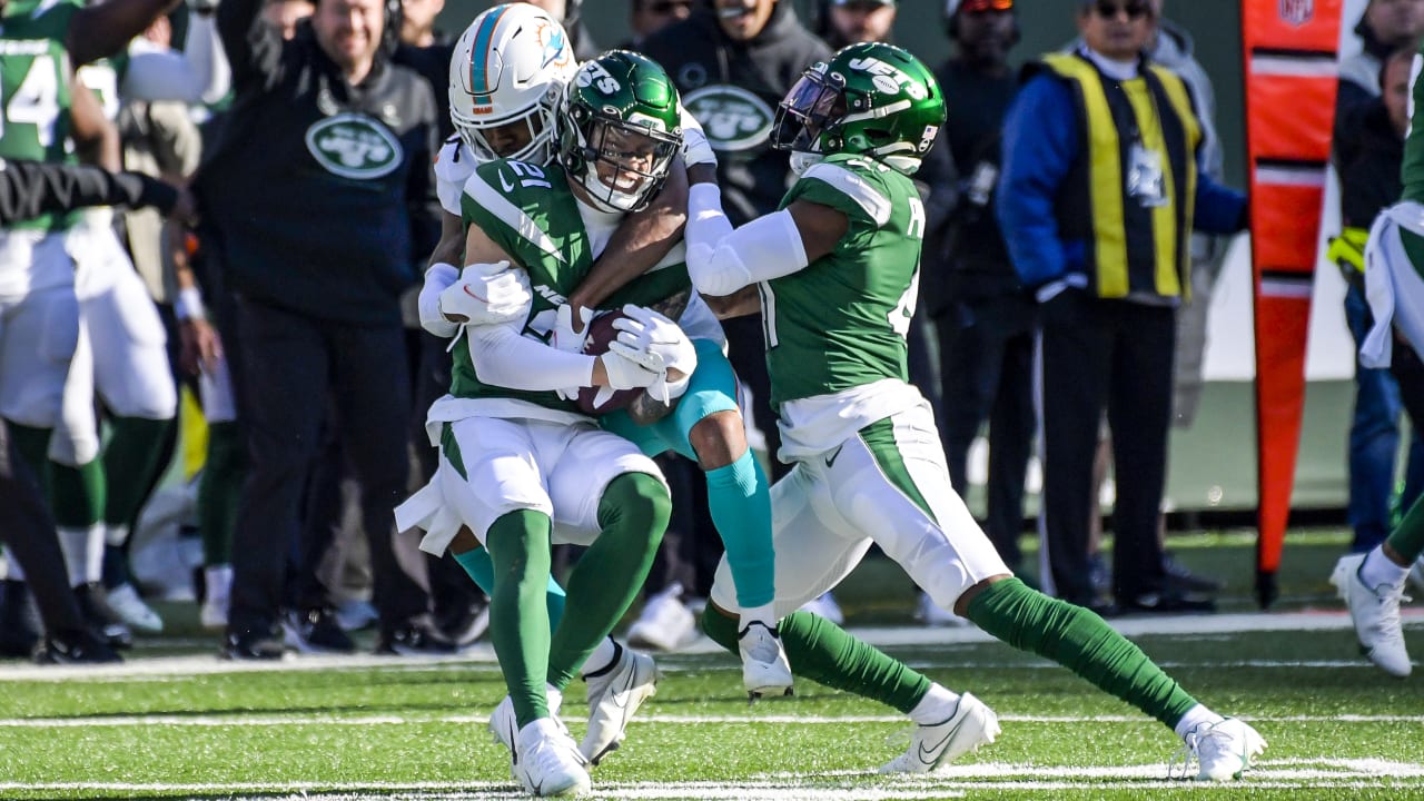 New York Jets safety Ashtyn Davis locates the football for first career INT