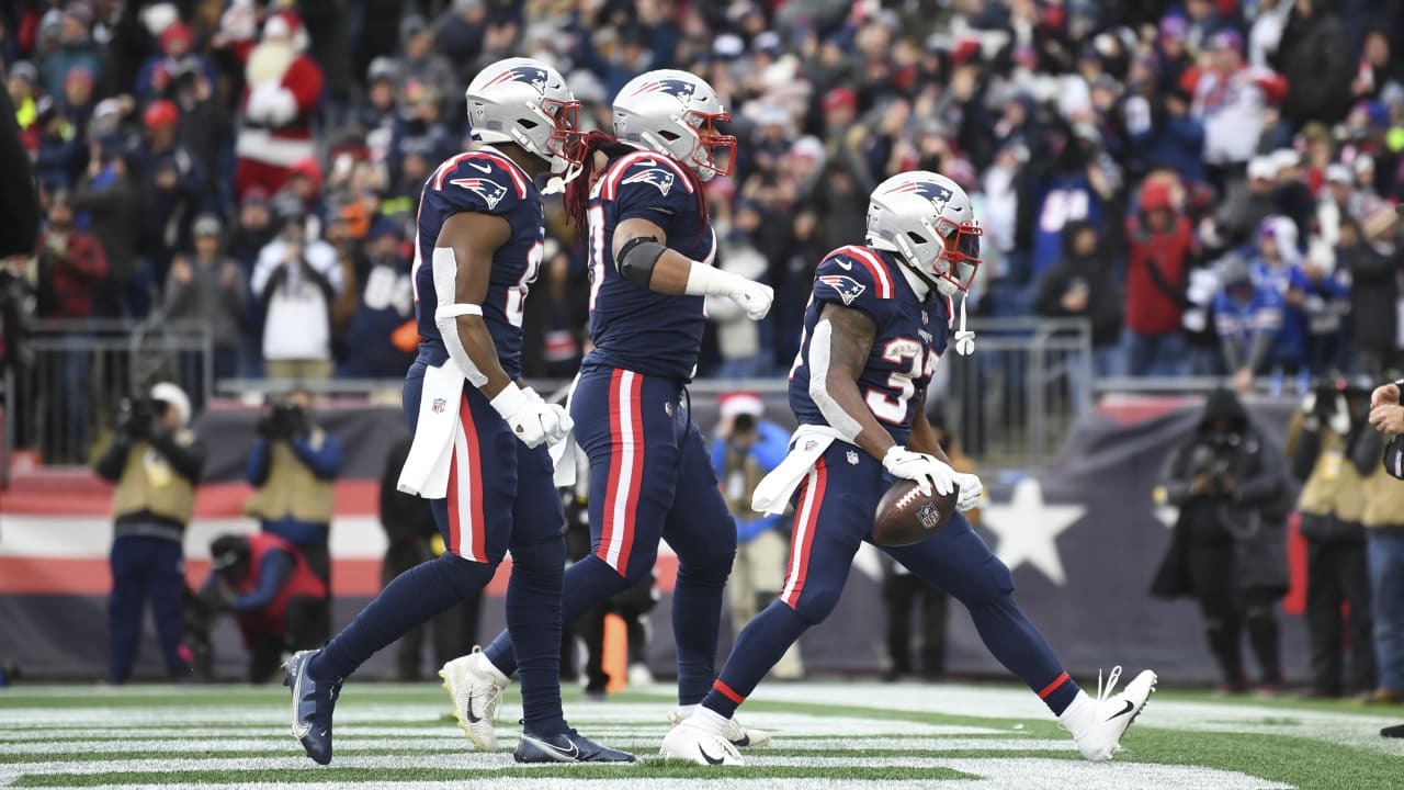 New England Patriots running back Damien Harris powers in second TD of game
