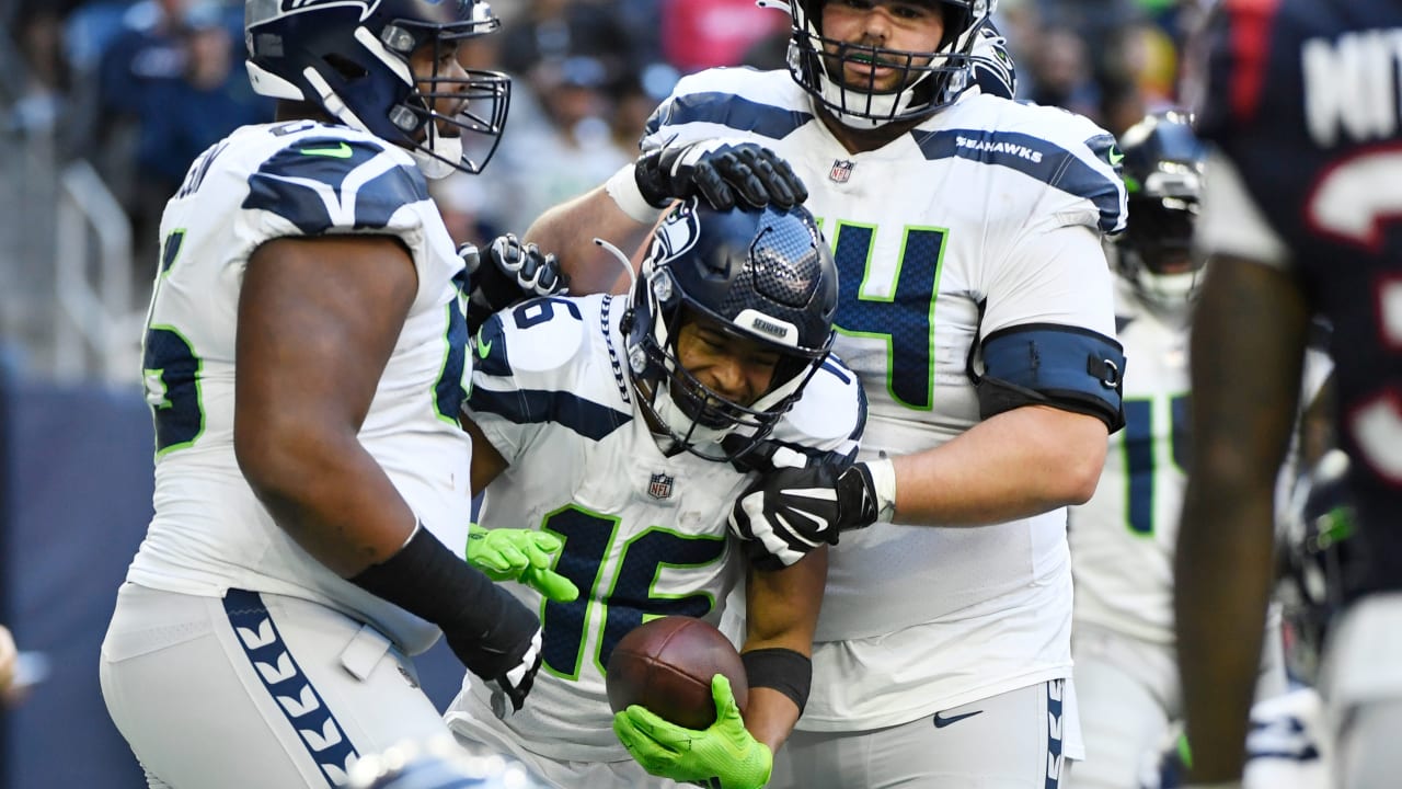 Seattle Seahawks wide receiver Tyler Lockett hangs on to dart from ...